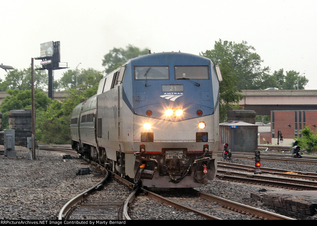 AMTK 21 With the New Haven/Springfield Shuttle #470 Arriving